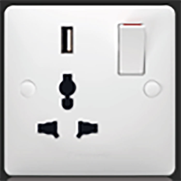 Espace Maison - Universal single socket with integrated USB port